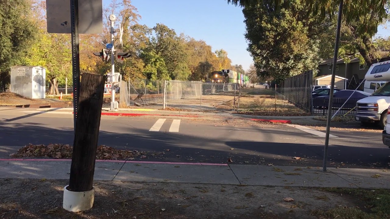 Up 9076 shuttle going through Pleasanton - YouTube