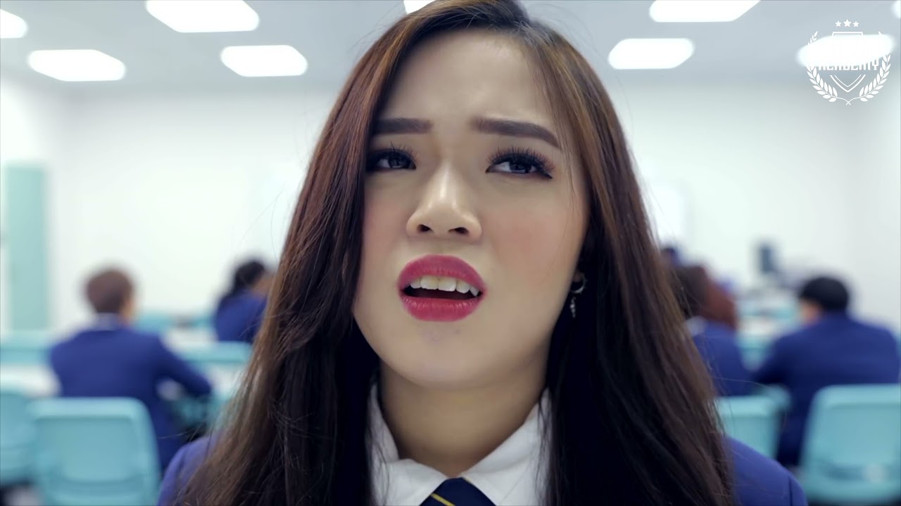 Cherylene feels left out by the class and laughs by herself - YouTube