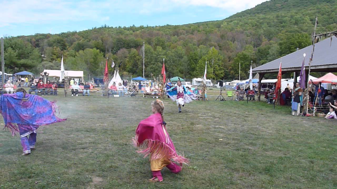 Fancy Shawl Dancers at the 2015 Fall Noxen Pow Wow - YouTube