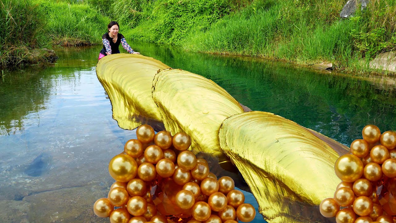 🎁🎁The girl discovered a sparkling giant clam with golden pearls inside ...