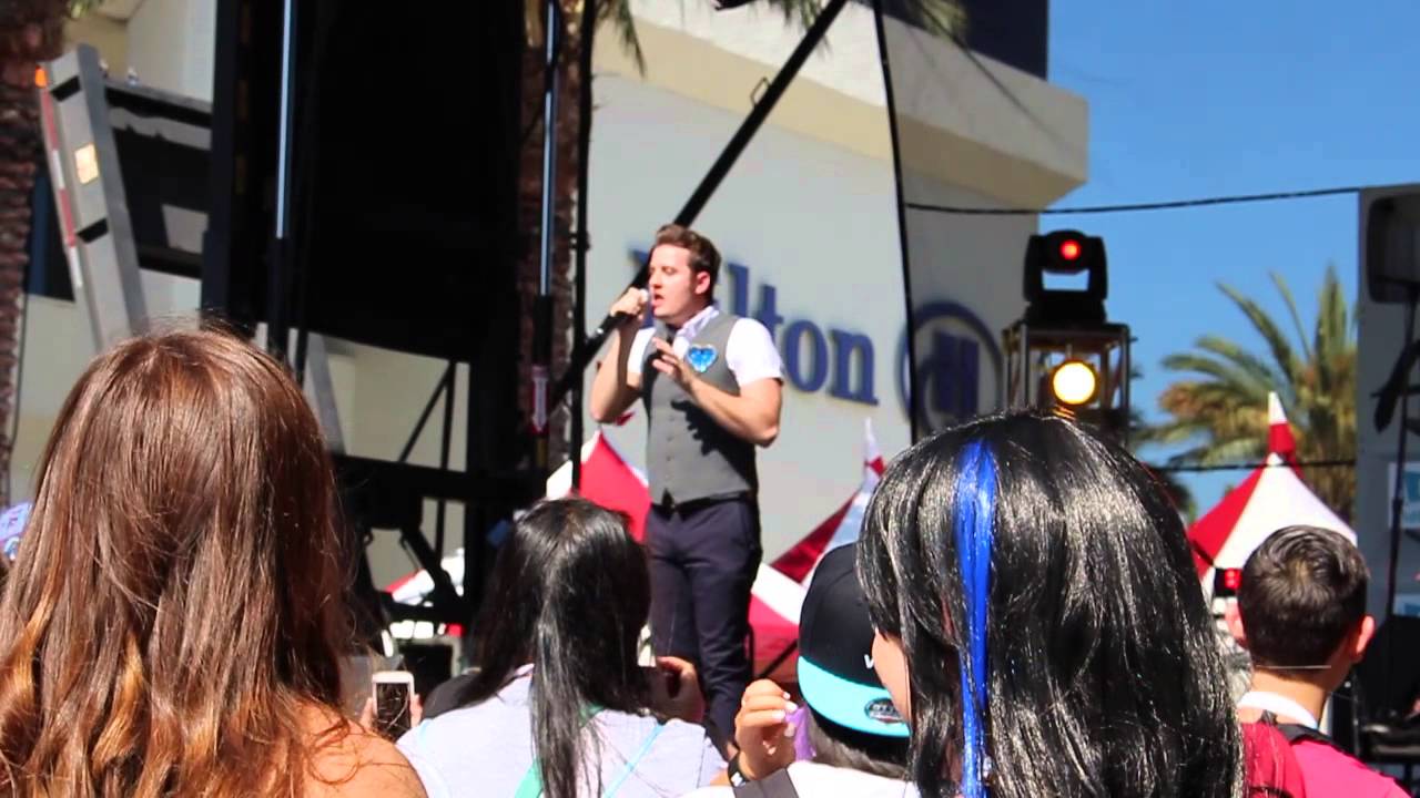 Nick Pitera VidCon 2015 One Man Disney Medley - YouTube