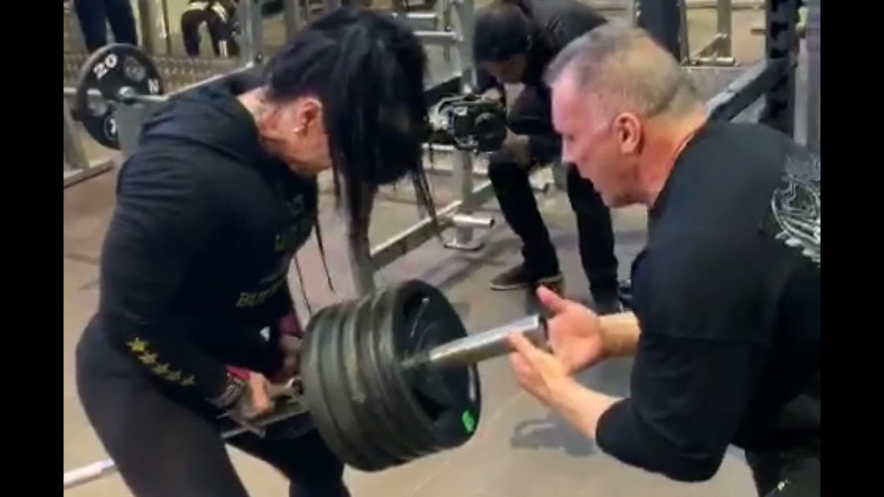 Sarah Marie, IFBB Pro (Women's Physique), giant set for BACK - YouTube