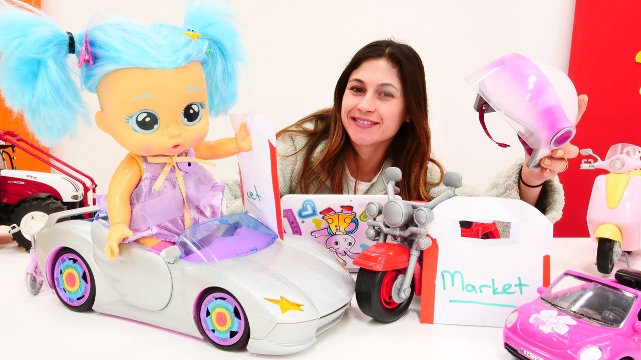 Cry Baby Crystal eşyalarını taşımak için araba kiralıyor! Çocuk ...