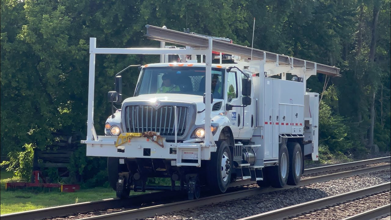 CSX high-rail truck in Nappanee Indiana - YouTube