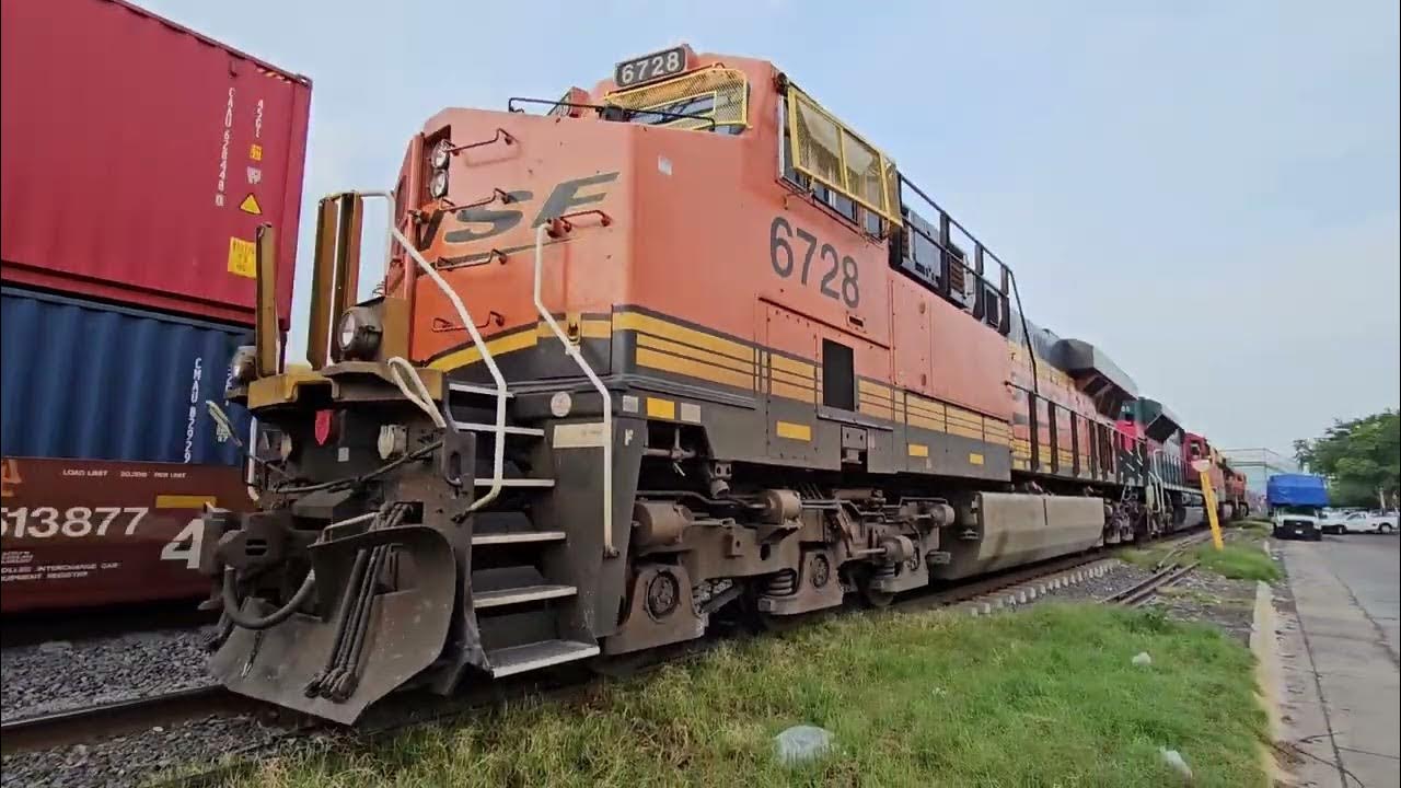 Encuentro mañanero en Ocotlán, máquinas solas con BNSF y tren intermodal con PRLX librándose ...