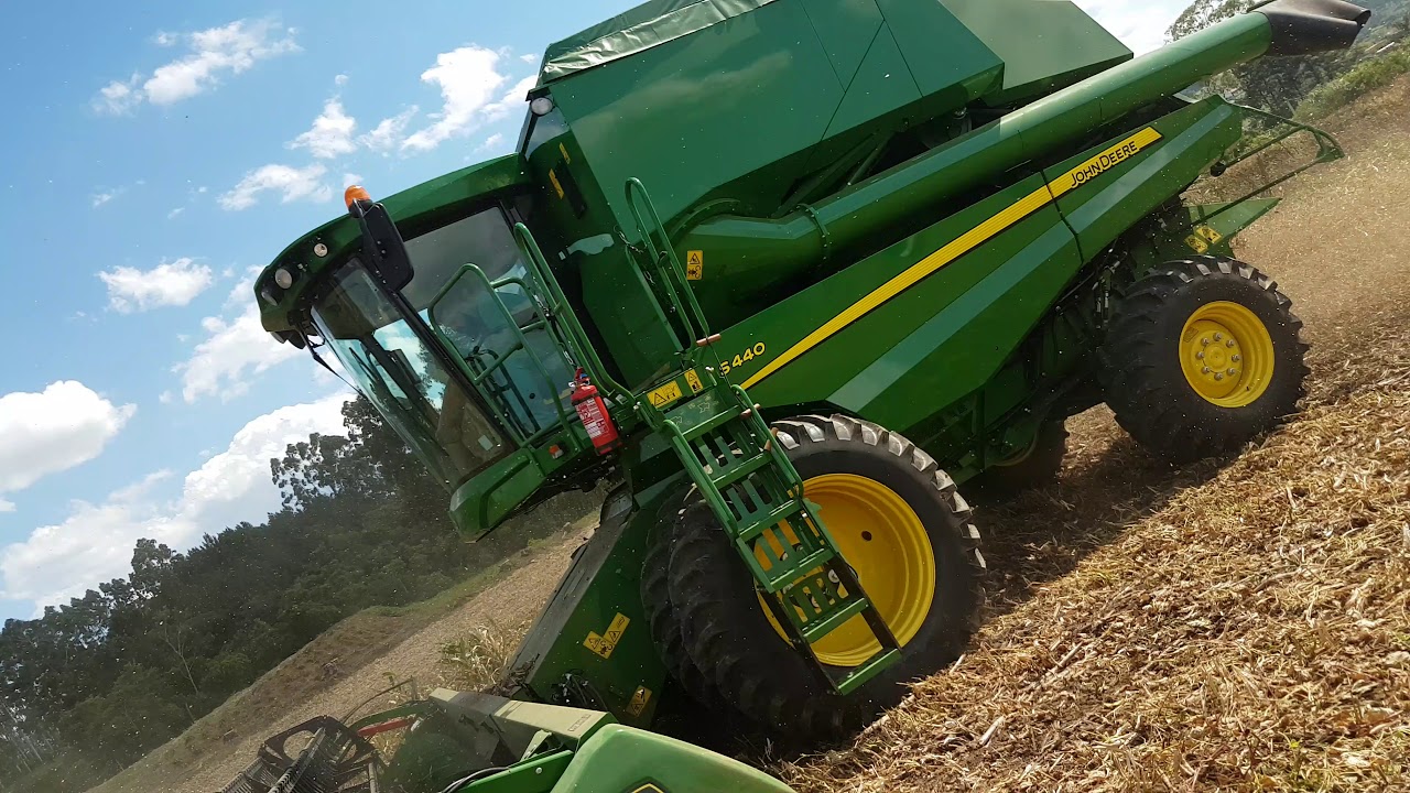 Primeira colheita dela Jhondeere S440 - YouTube