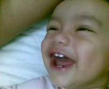 baby ketawa - YouTube
