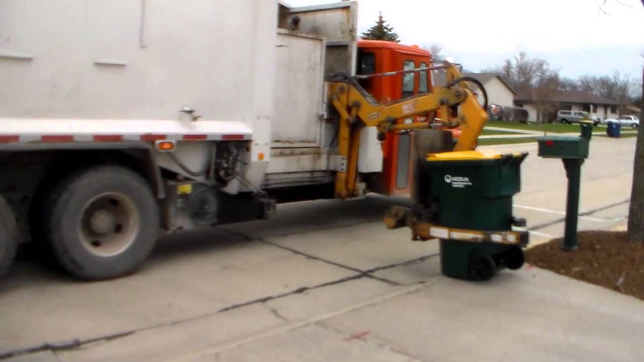 Advanced Disposal Labrie Cool Hand On A Freightliner FL 80 - YouTube