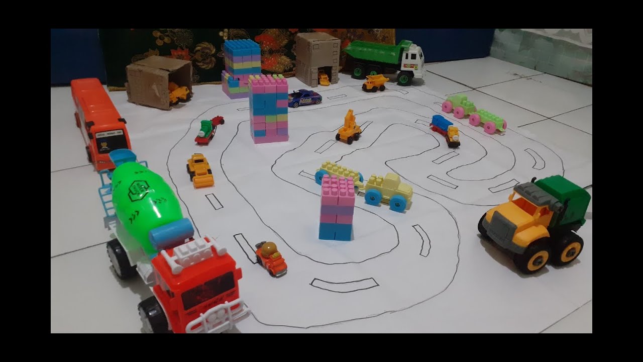 Main Mobil Balap di Trek Balapan | Mobil Mainan - YouTube