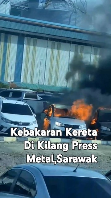 kebakaran beberapa buah kereta di kilang press metal,sarawak - YouTube