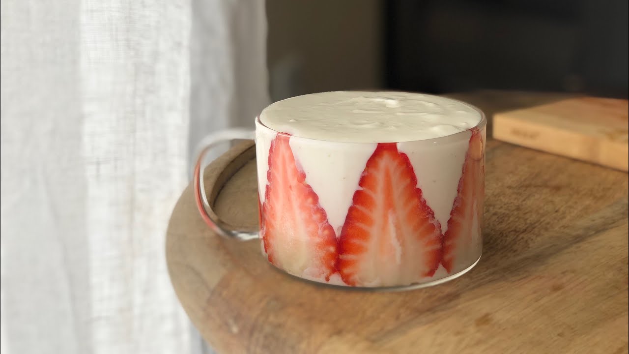 딸기 쉽고 예쁘게 먹는 3가지 방법 🍓 리얼 딸기 우유 딸기 요거트 생딸기 라떼 생크림 딸기빵 봄딸기 Youtube