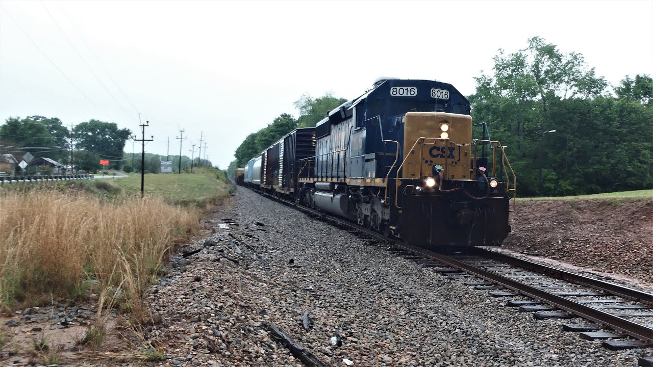 CSX SD40-2 8016 leads CSX F-797 in Pelzer SC w/ Awesome K5LA Hornshow ...