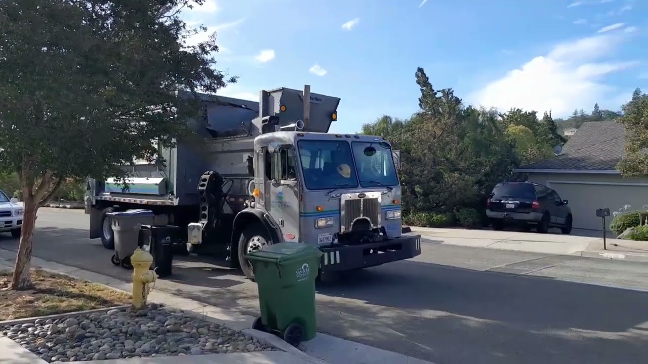 California Waste Systems Diesel Pete 320 Autoreach Reving Recycle - YouTube