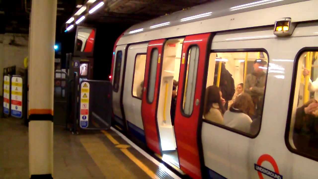 Exclusive: London Underground District Line - First Wimbledon S7 ...