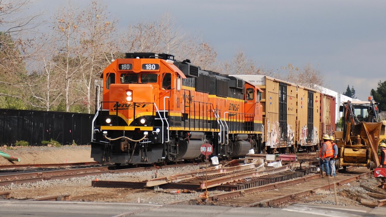 GP60 with a P3! BNSF 180 on the BNSF Pasadena Subdivision 1/19/2023 ...