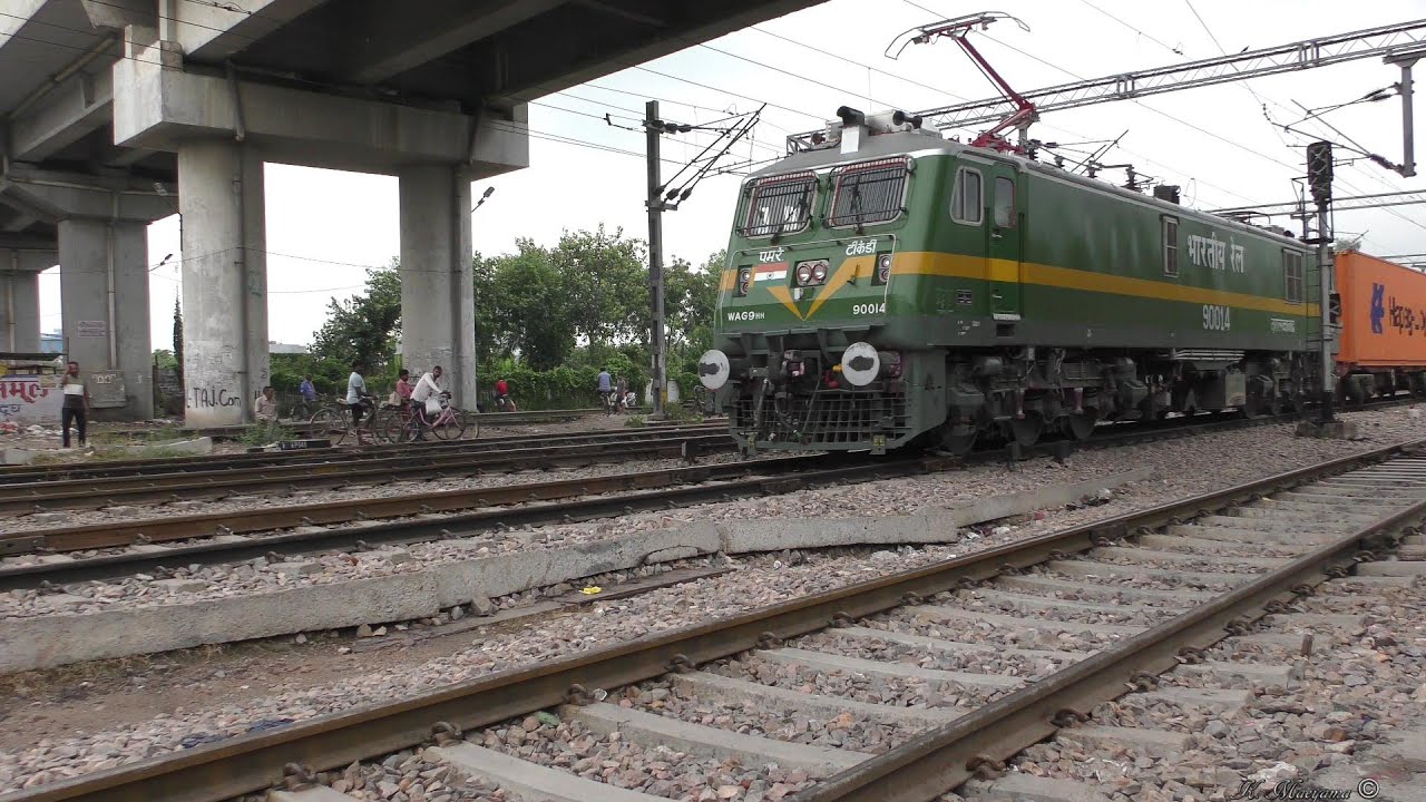 Indian Railways Electric Locomotive Class WAG-9 #90014+45 wagonsインド鉄道 ...