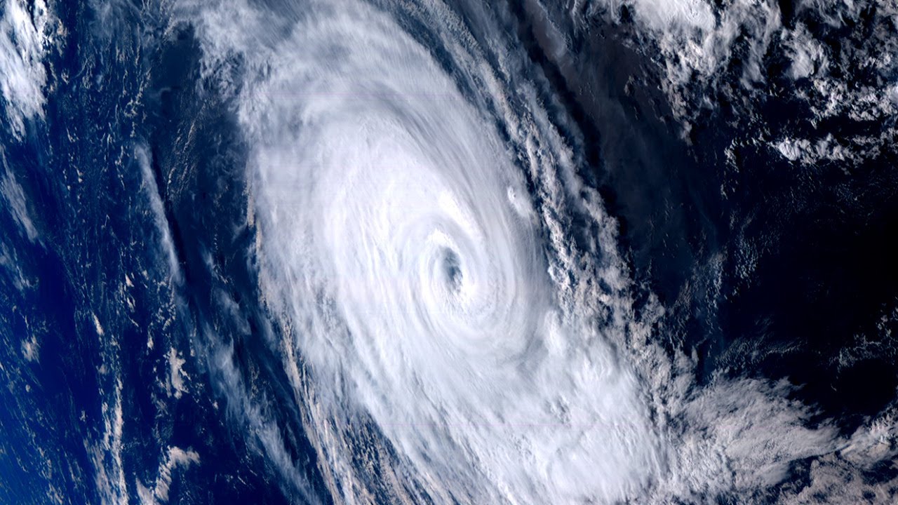 Live Flight Into Cyclone Marian (Flight Simulator) - YouTube