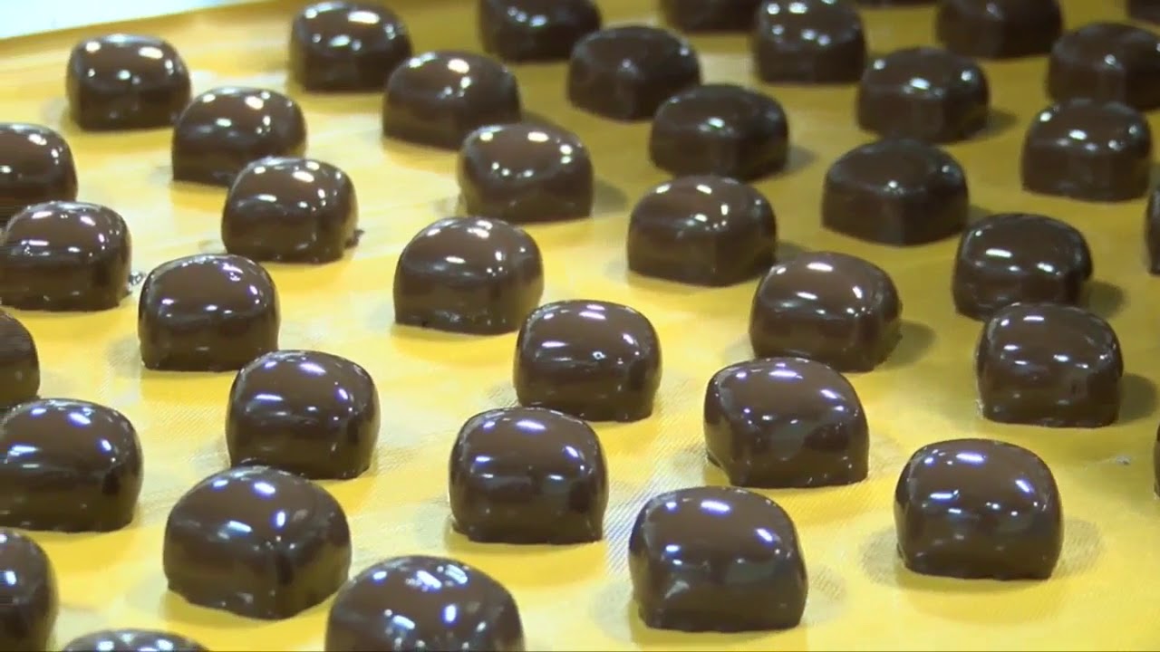 Beef on weck, sponge candy, and wings: traditional Buffalo foods people ...