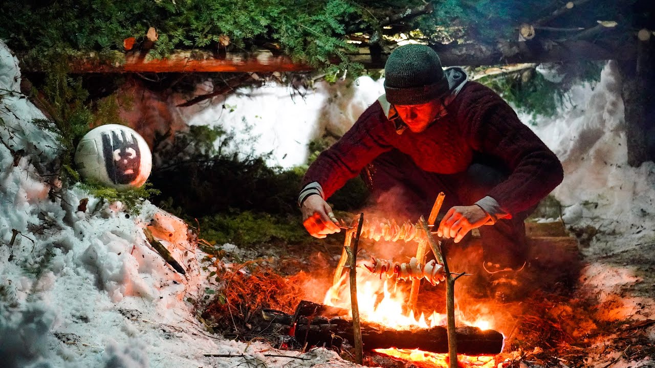 Solo Winter Survival in Primitive Shelter - no tent, no sleeping bag ...