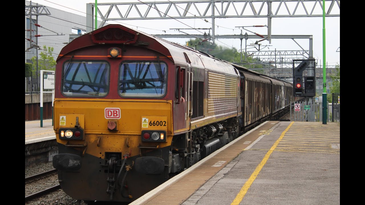 DB Cargo 66002 At Milton Keynes Central Working 6M45 Dollands Moor To ...