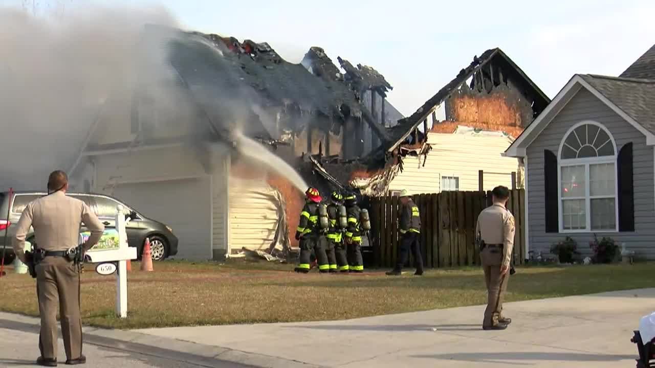 RAW VIDEO: Firefighters battle house fire in Hillside Dr. area - YouTube
