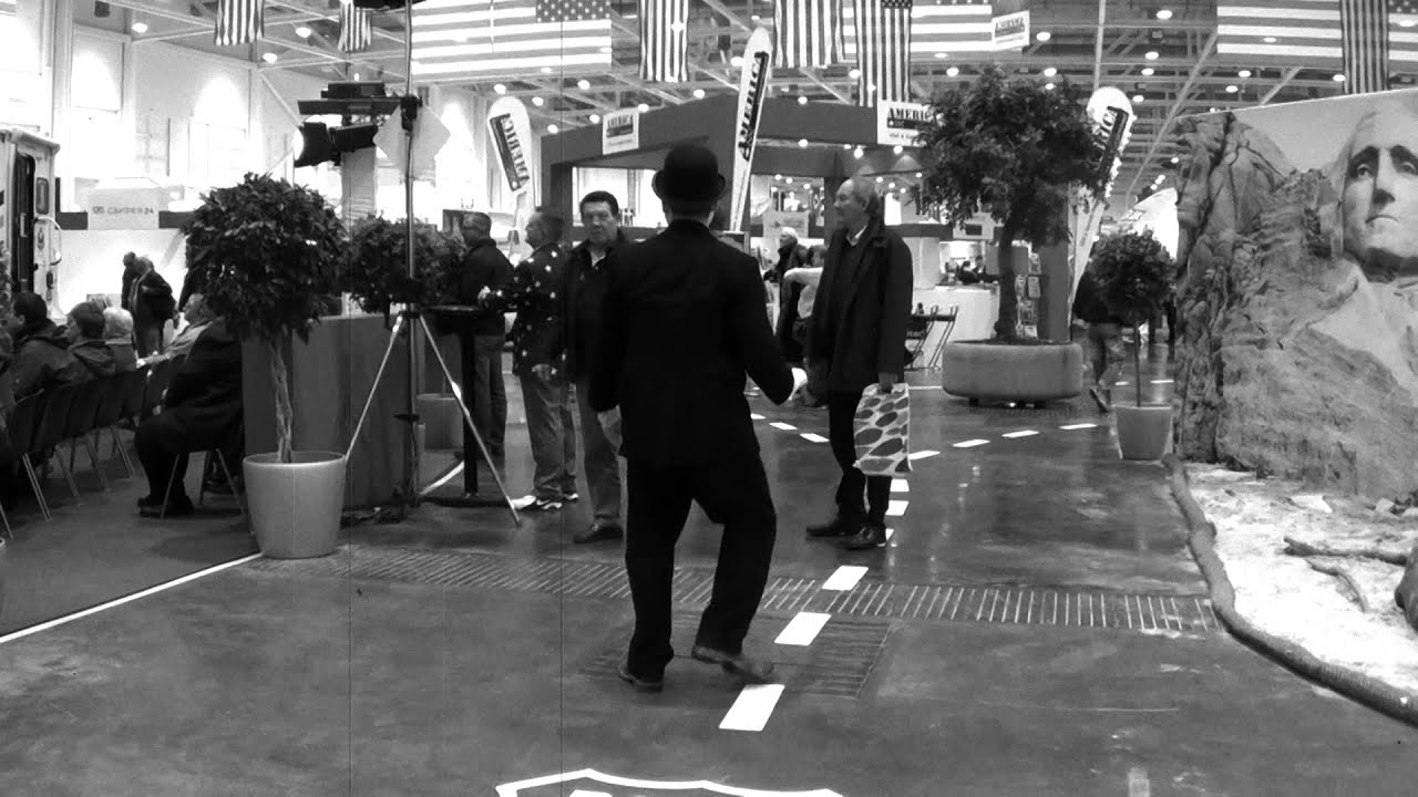 Charlie Chaplin Walk-Act - YouTube