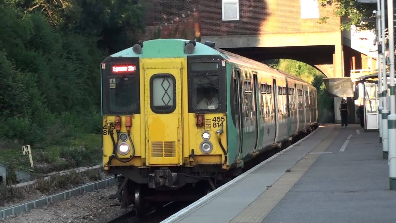 Southern Railway Class 455814 + 455832 Arrive At Banstead For Epsom ...