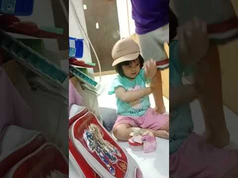 Kelakuan lucu adik memeyy