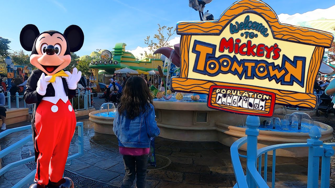 Toontown Disneyland - Exploring Mickey's and Minnie's House - YouTube