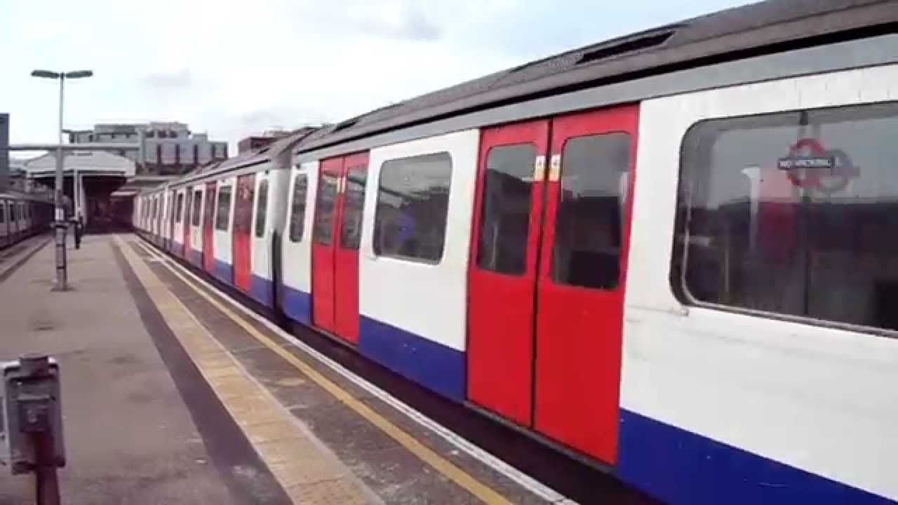 District Line C69/77 stock train departing Wimbledon - YouTube