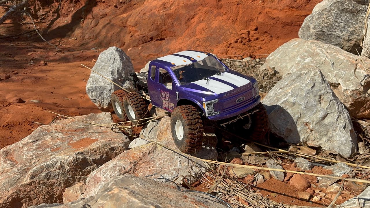 TRX6 6x6 creek bed crawl #rccrawler #trx6 - YouTube