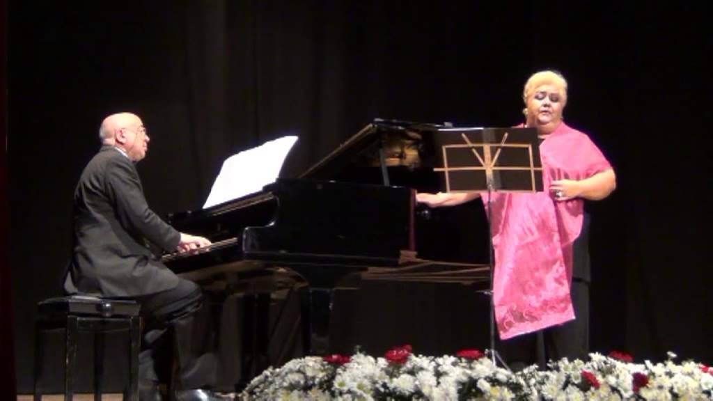 Coloratura Soprano Leyla Pekin - Ave Maria - Cherubini - YouTube