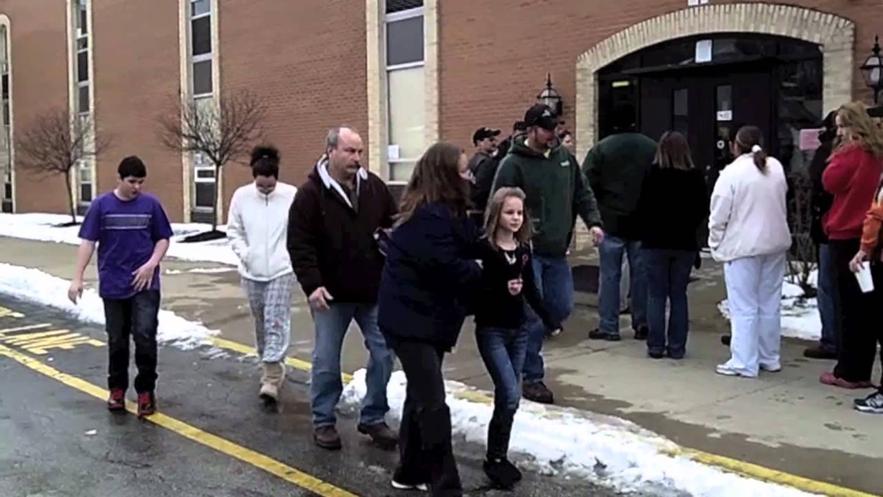Parents Reunite With Loved Ones After Chardon School Shooting - YouTube