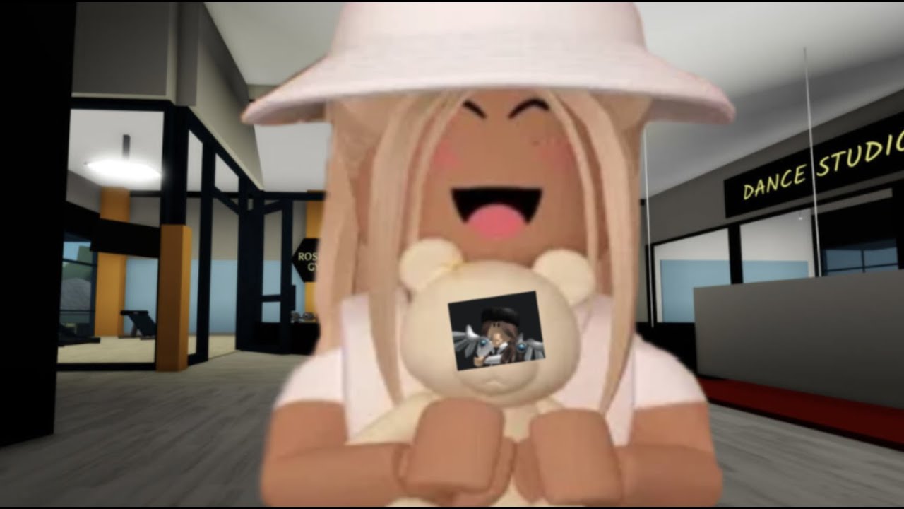 Being a toy in roblox brookhaven! - YouTube