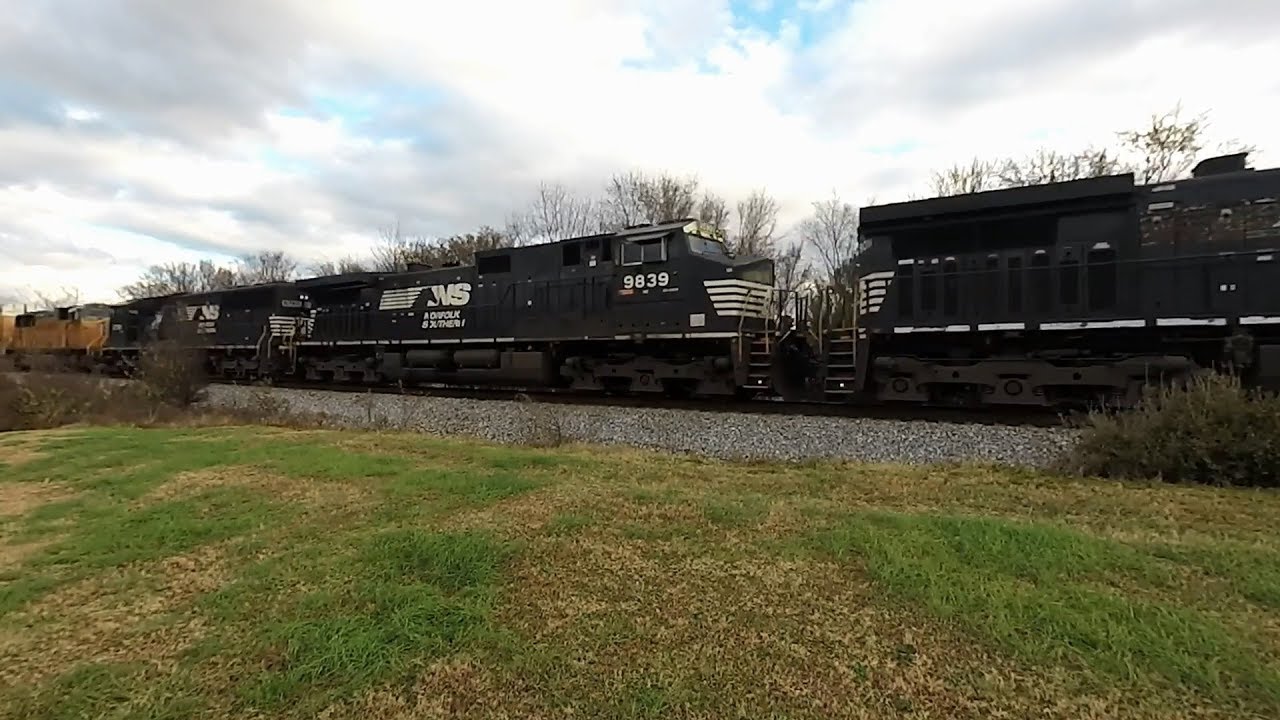 NS 107 in Emergency - Mixed Freight with Seven Locomotives - YouTube