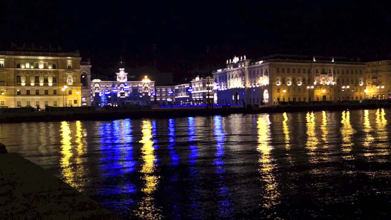 TRIESTE DI NOTTE - YouTube