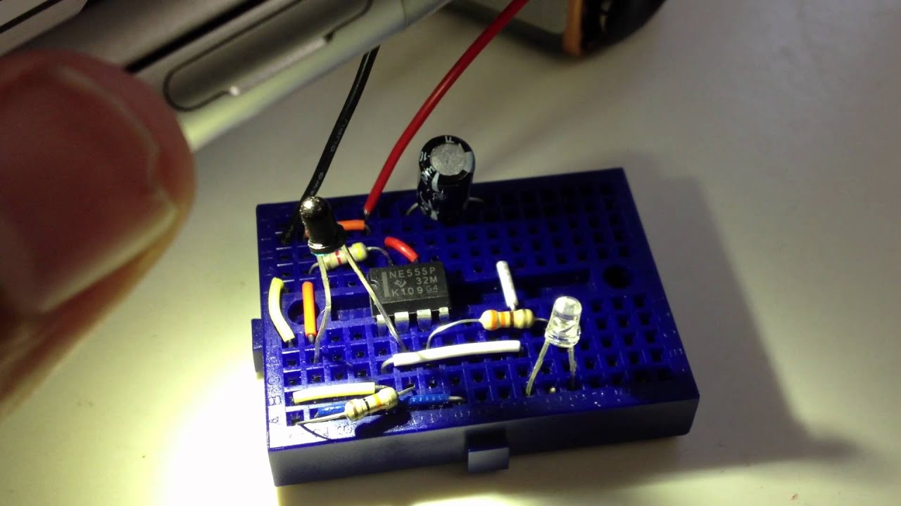Photodiode and 555- buildcircuit.com - YouTube