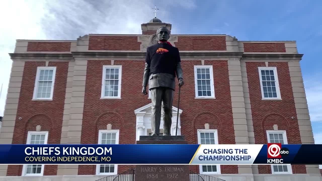 Harry Truman statue decked out in Kansas City Chiefs gear - YouTube