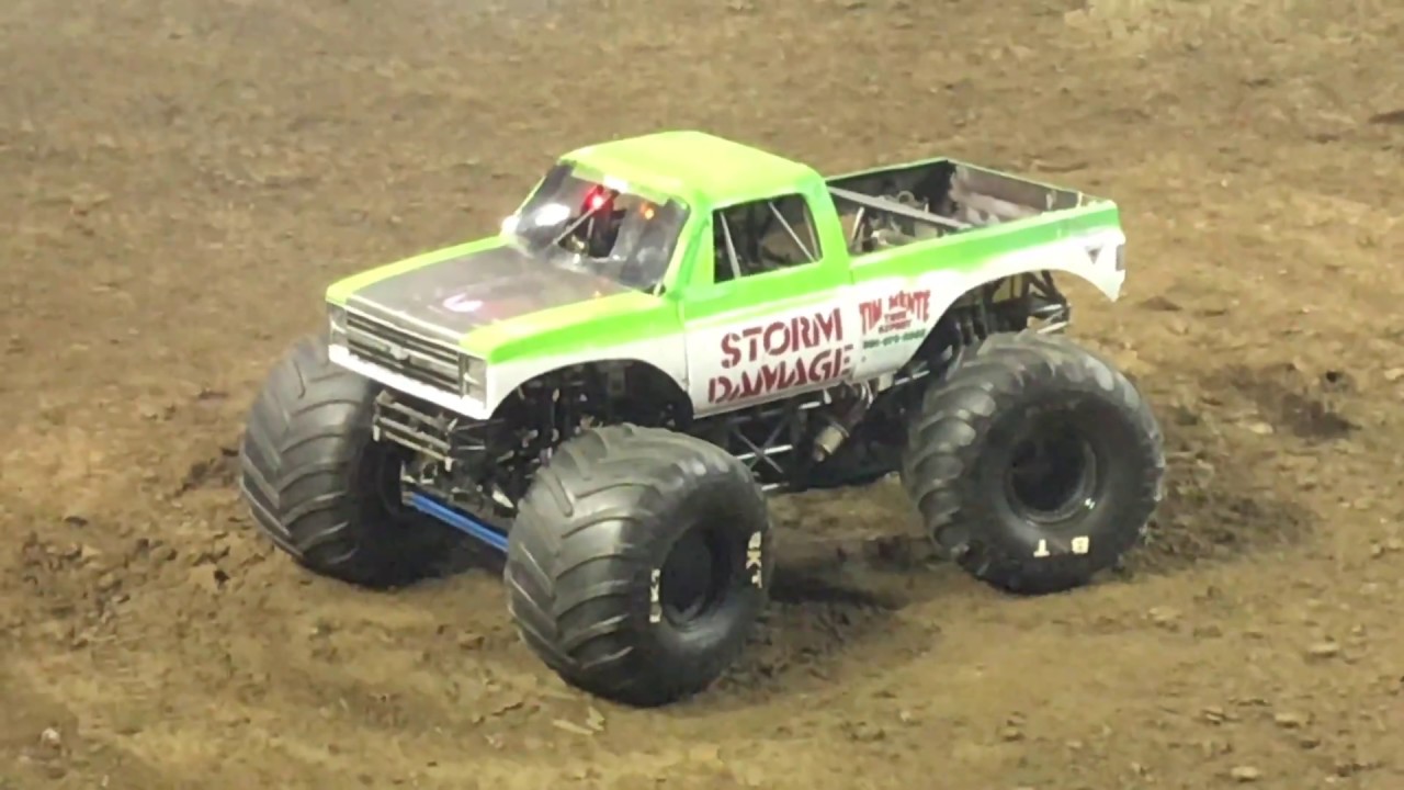 Monster Jam donuts challenge - YouTube