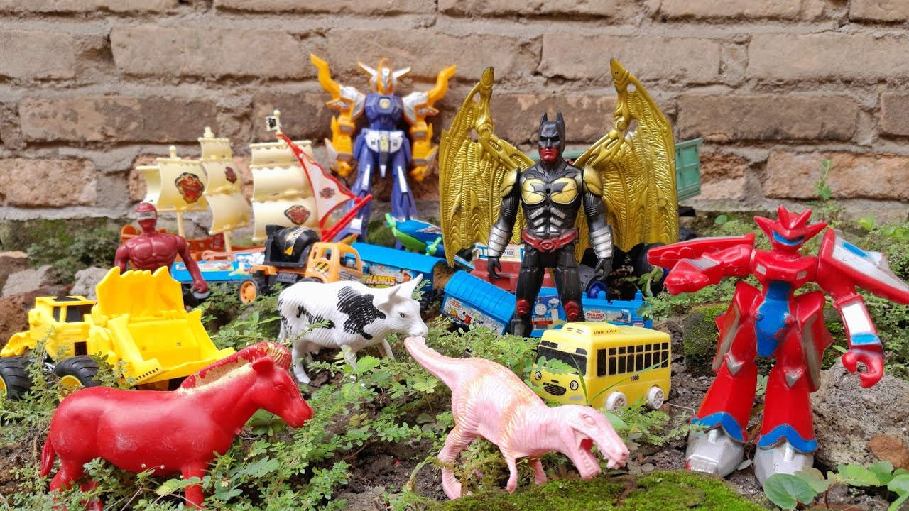 Batman,robot,kapal laut,dinosaurus,kuda,sapu,kereta thomas,truk molen ...