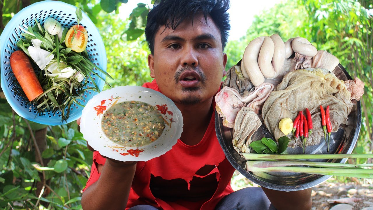 Cooking Pig Intestine and Cow Intestine With Brohok Sauce Recipe ...
