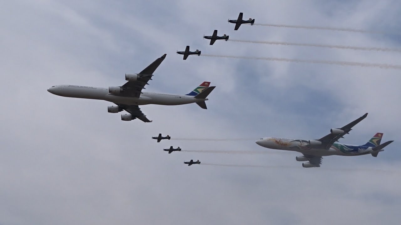 SAAF and SAA displaying its might performing a demo flights and ...