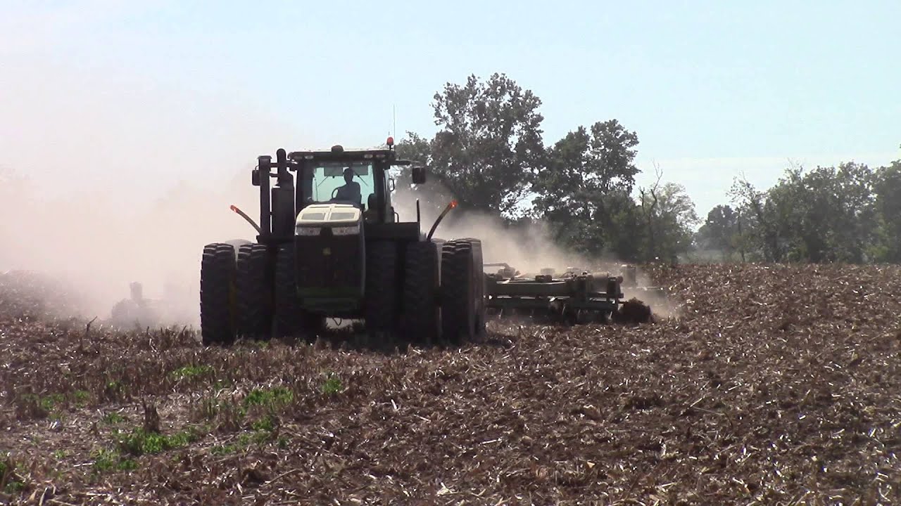 560 hp John Deere 9560R Tractors on Triple Tires - YouTube