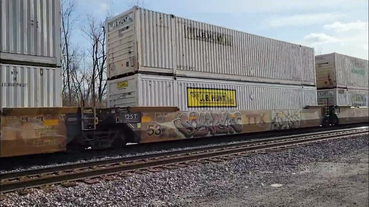 EB BNSF w/CN power intermodal train in Coal City - YouTube