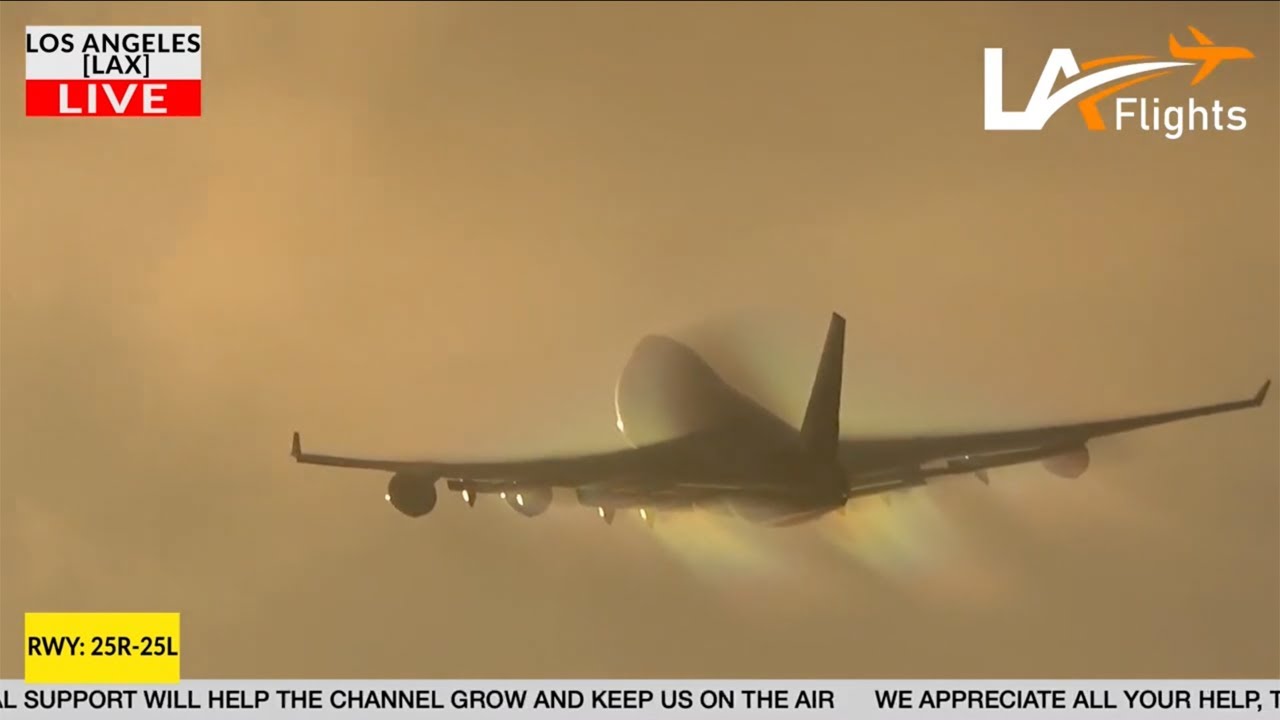 747 Wing Tip Vortices forming after Sunset Departure! - YouTube