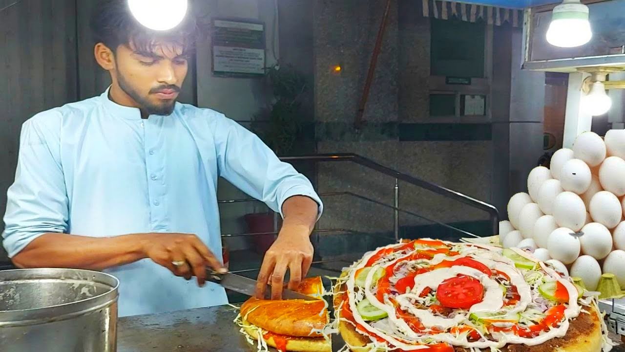 Biggest bun kabab of Karachi Pakistan | Biggest Egg Burger at Pakistani ...