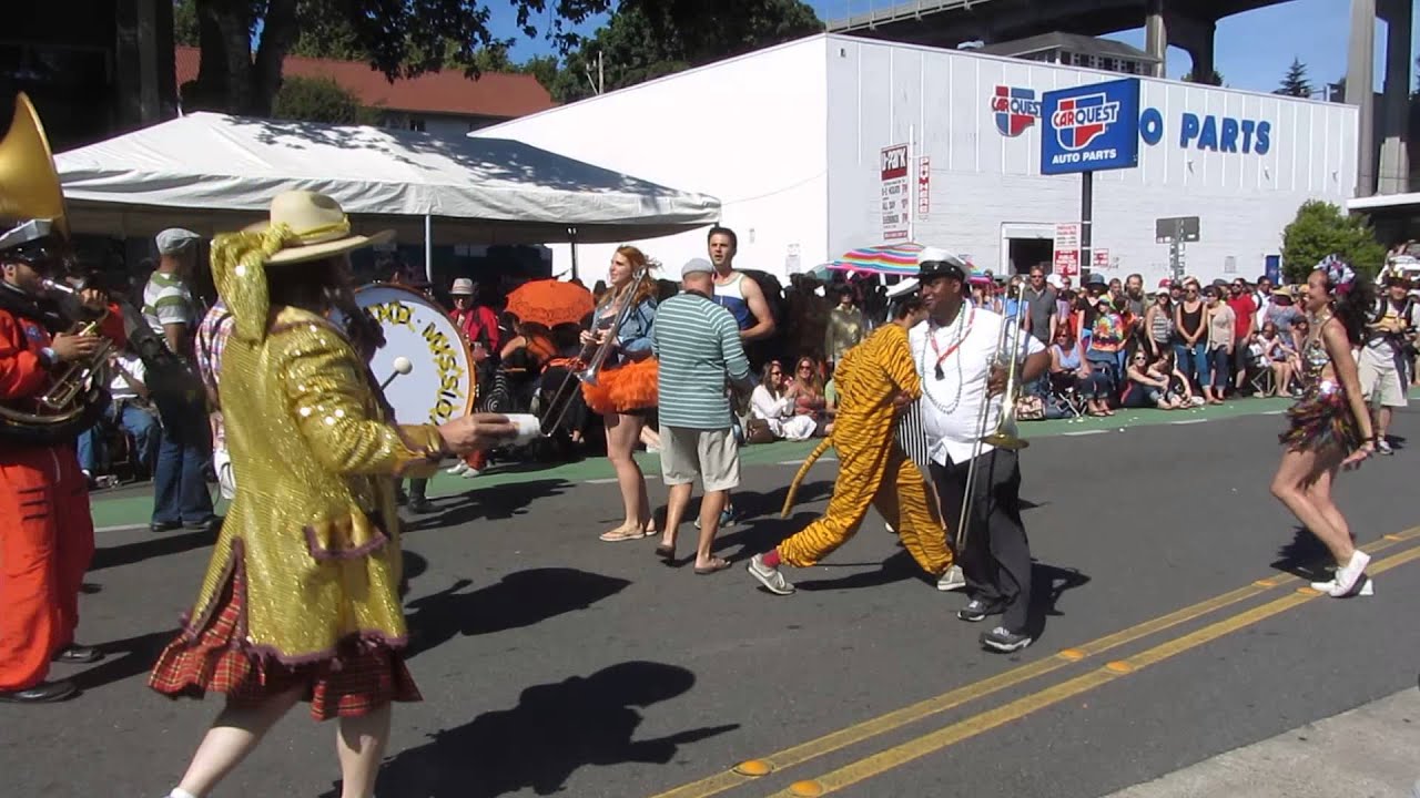 Seattle's Fremont Fair & Solstice Parade / Brass BAND Mission - YouTube