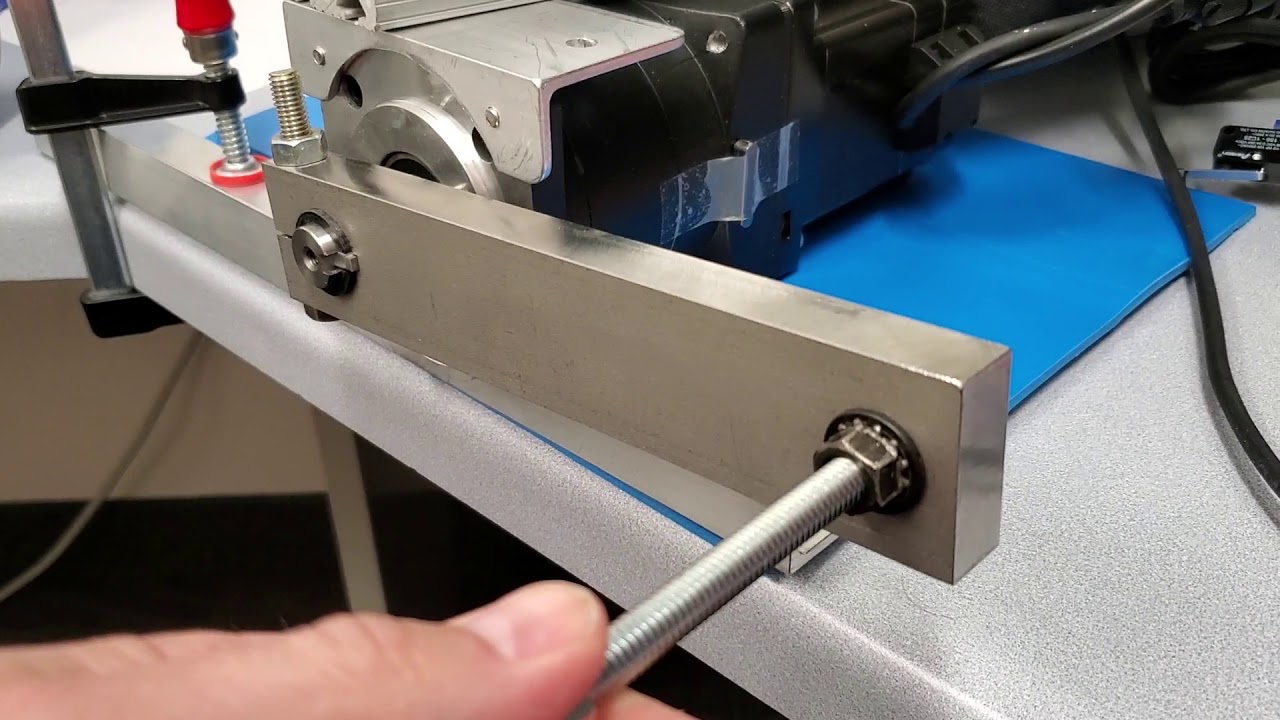 Cheap servo gearbox backlash (15 arcmin) - YouTube