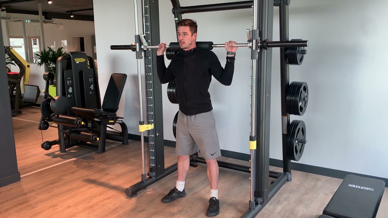 Explication du squat Smith machine - MUSCULATION - YouTube