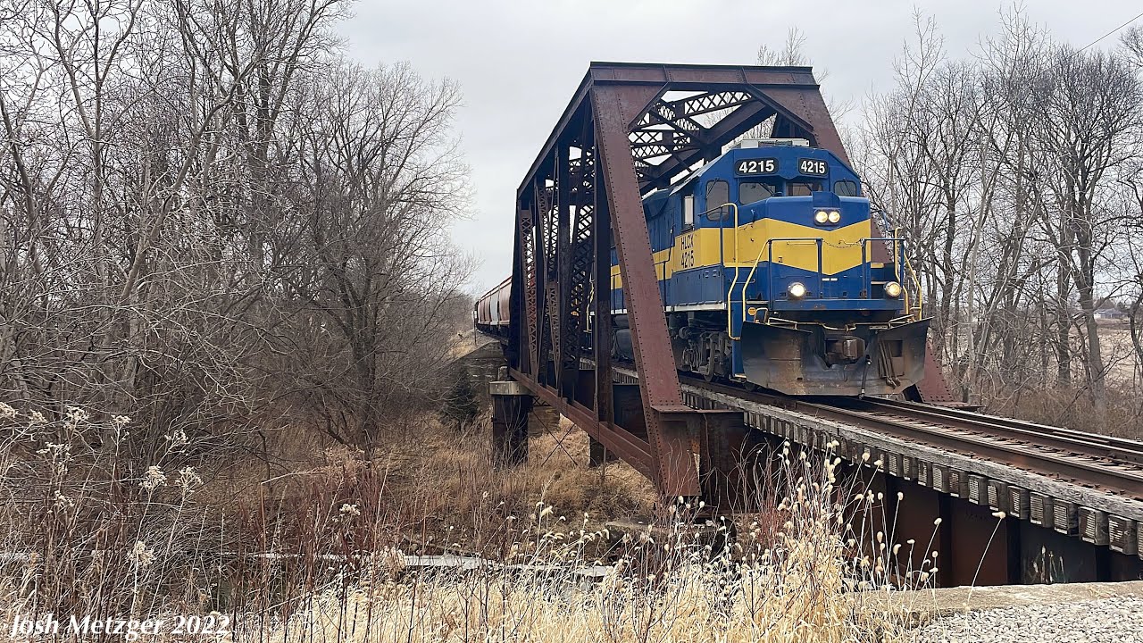 AAR RS102-29 w/ HLCX GP40-2 #4215 and WAMX GP39-2 #3927 @ M-50 in ...